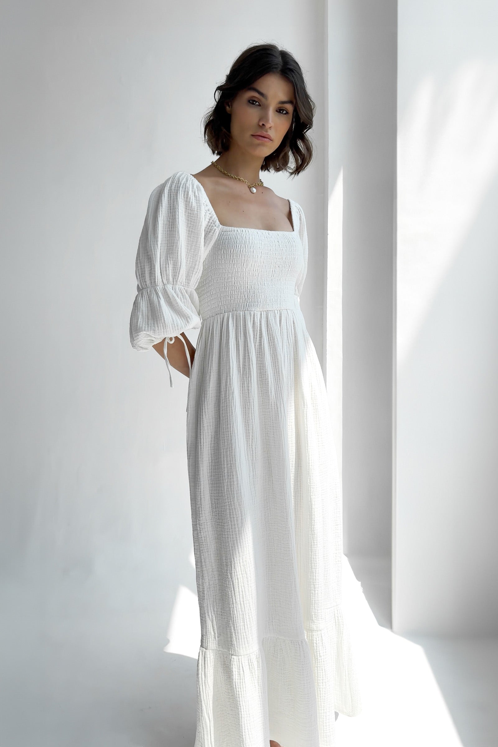 Mathilde Dress In White – Timeless And Elegant Dresses – NOMINO